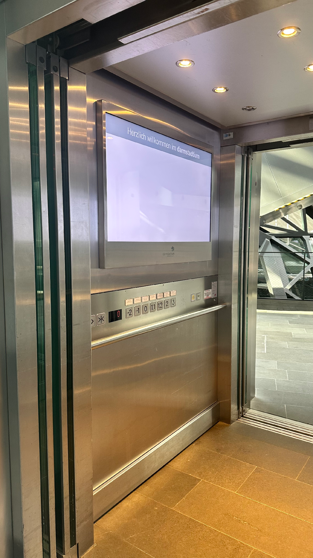 Elevator - XPO Screens